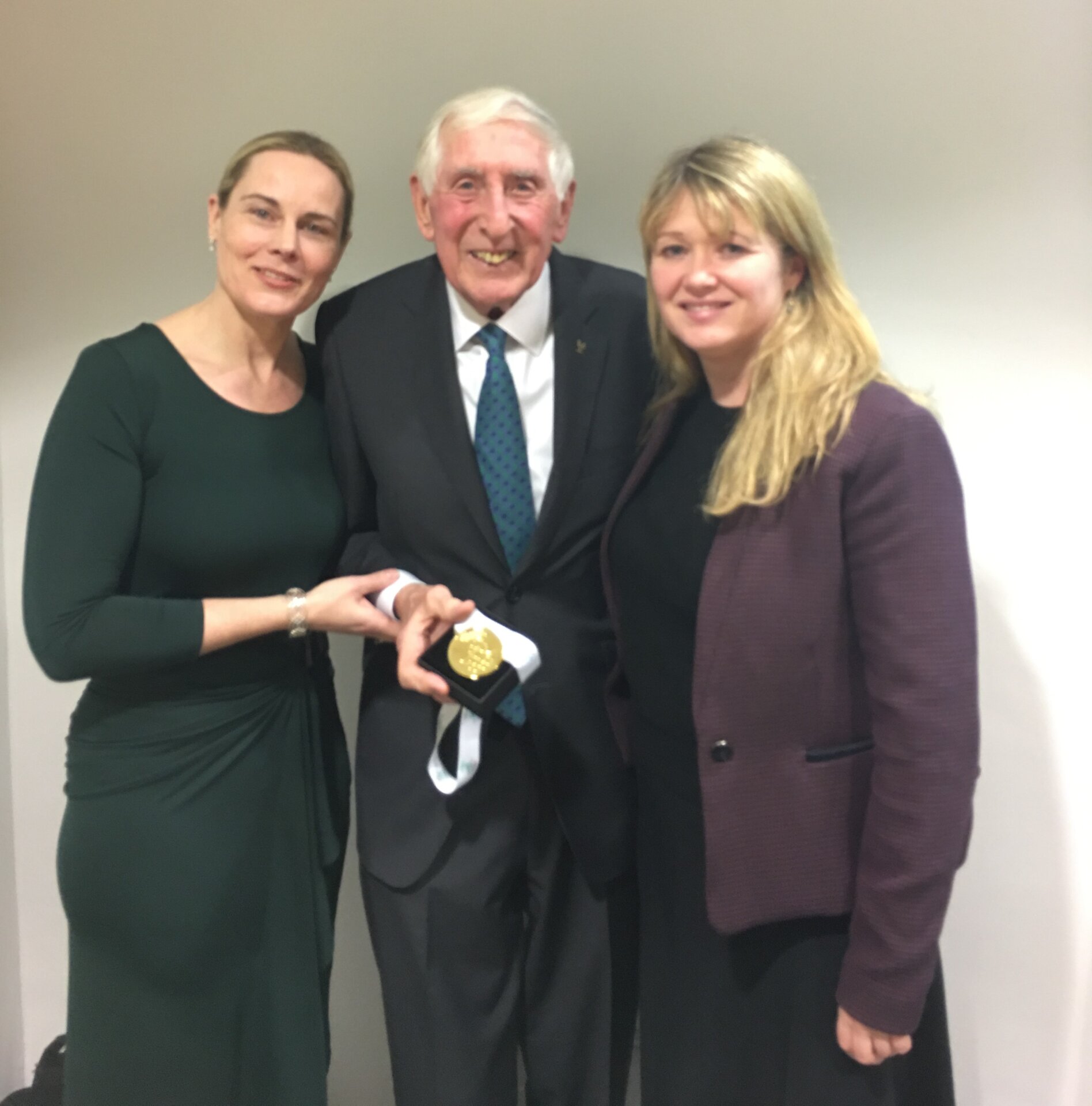 Ronnie Delany receives the inaugural "Hall of Fame" award - Team Ireland